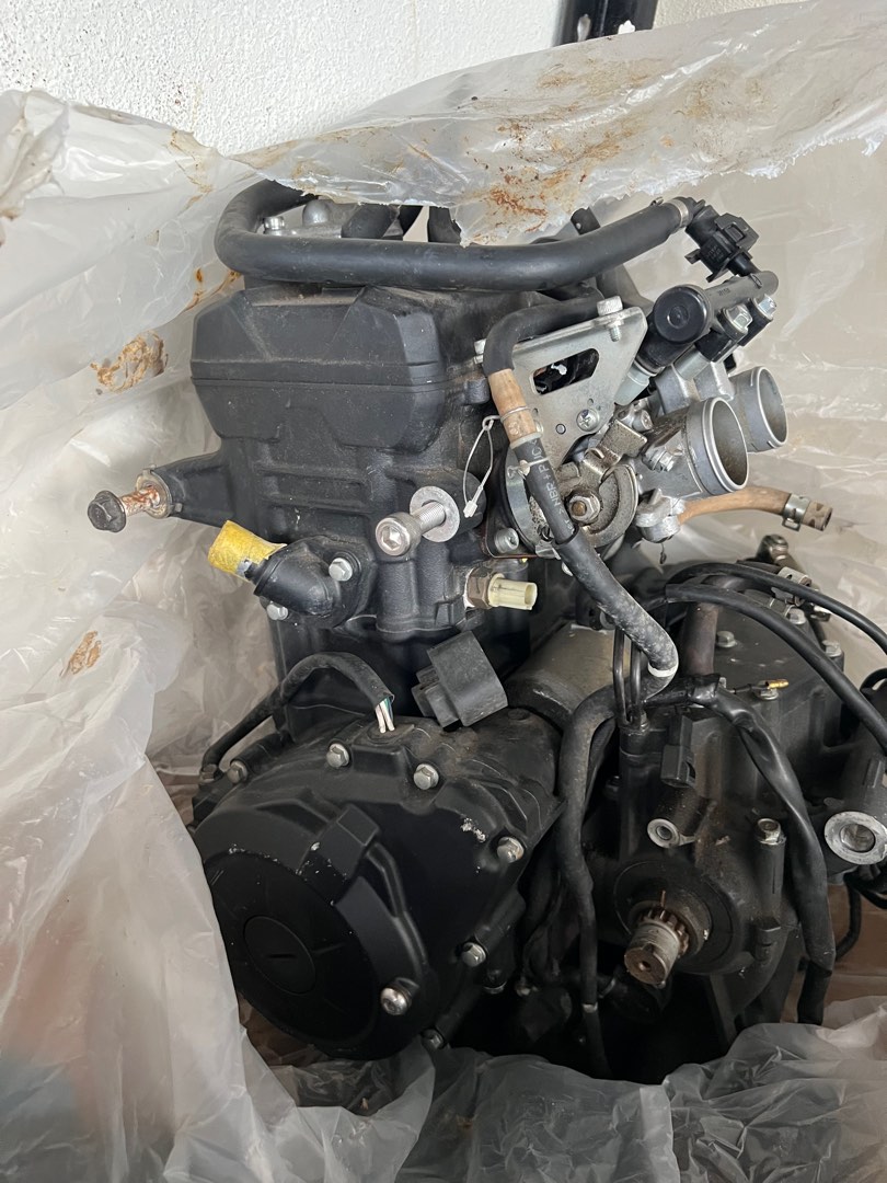 Yamaha r25 engine, Motorbikes on Carousell