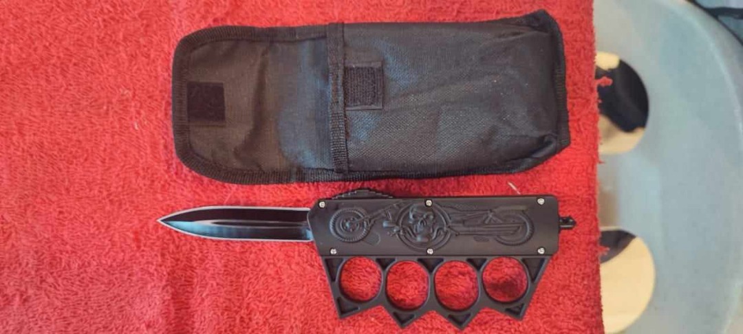 Biker Knuckle Duster Folding Knife, Hobbies & Toys, Collectibles ...