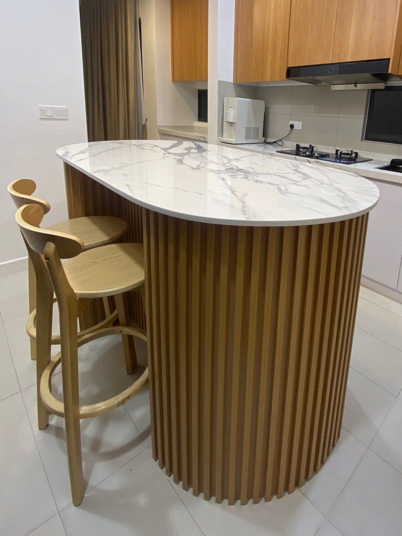 Curve Kitchen Island with Laminated Fluted Wood & Quartz Stone Top ...