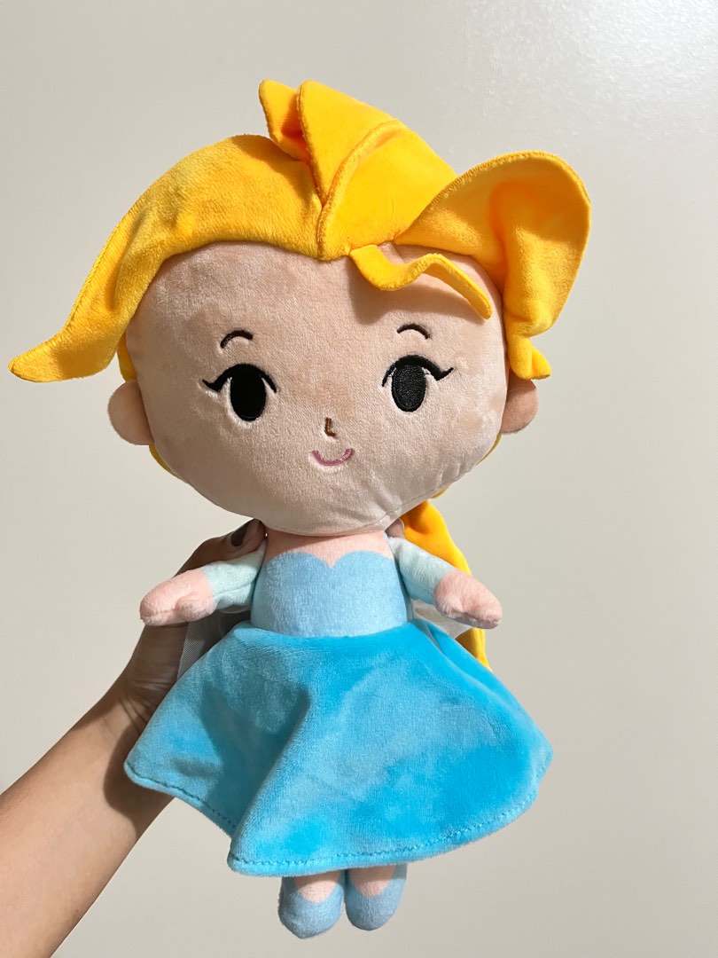 elsa frozen plushie, Hobbies & Toys, Toys & Games on Carousell