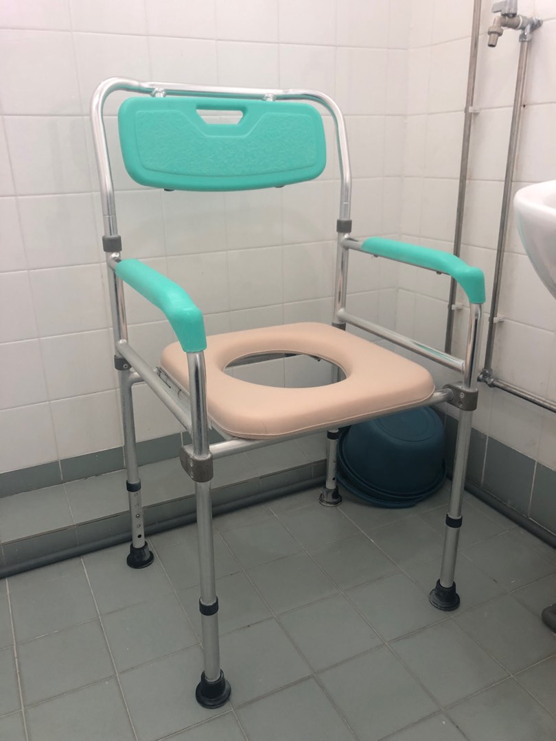 Showering poop assistive chair, Health & Nutrition, Assistive ...