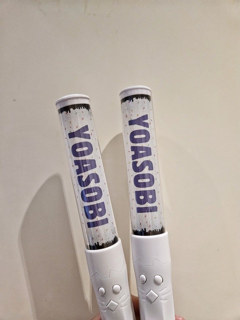 (截單18/12) YOASOBI 2024 HK 演唱會 PENLIGHT 應援手燈 【自製】, 興趣及遊戲, 收藏品及紀念品, 明星周邊 - Carousell
