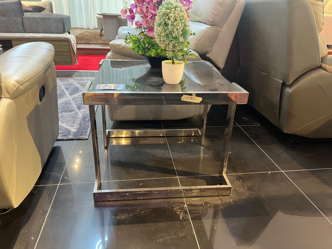 Cheapest square side table read description and pm my number 92736628 ...