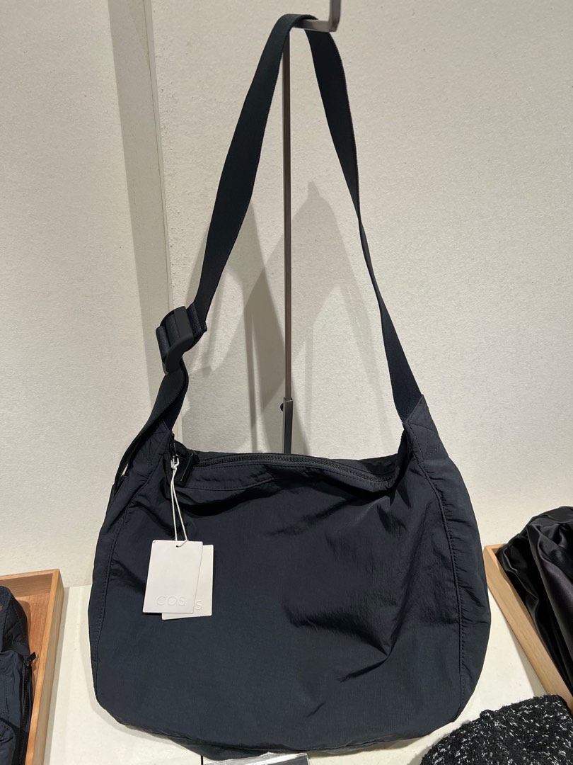 COS Nylon Messenger Bag Black, Men's Fashion, Bags, Sling Bags on Carousell
