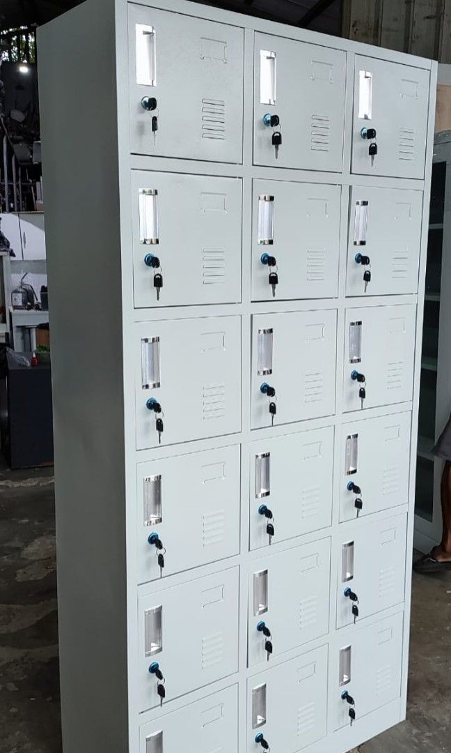 Locker besi pintu 18, Barang Yang Dicari di Carousell