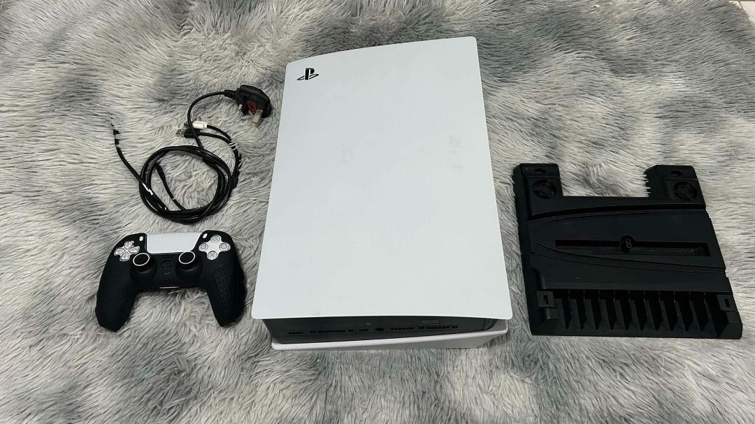 PS5 complete w PS5 media remote and cooling stand, Video Gaming, Video ...