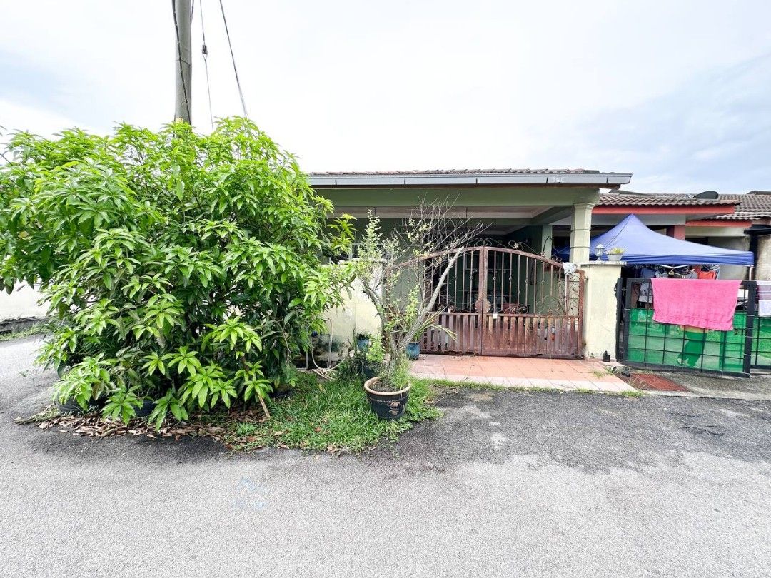 Single storey end lot, Property, For Sale on Carousell