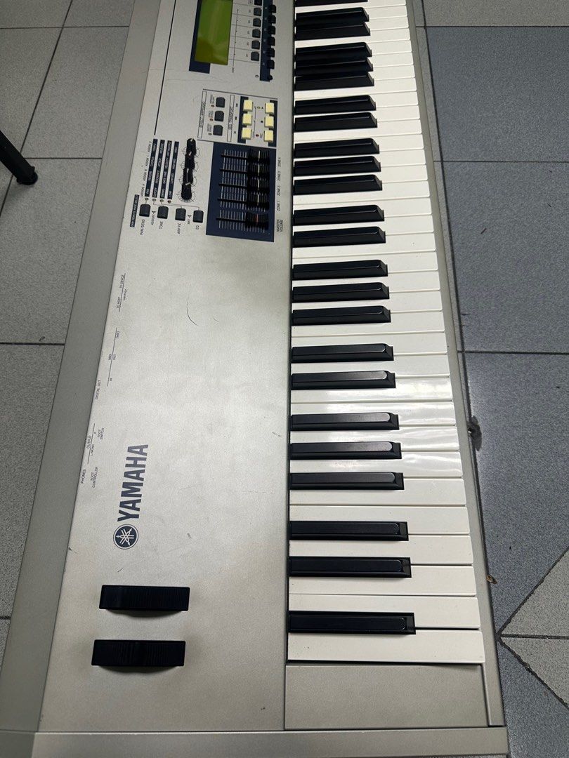 Yamaha MO8 Keyboard, Hobbies & Toys, Music & Media, Musical Instruments ...