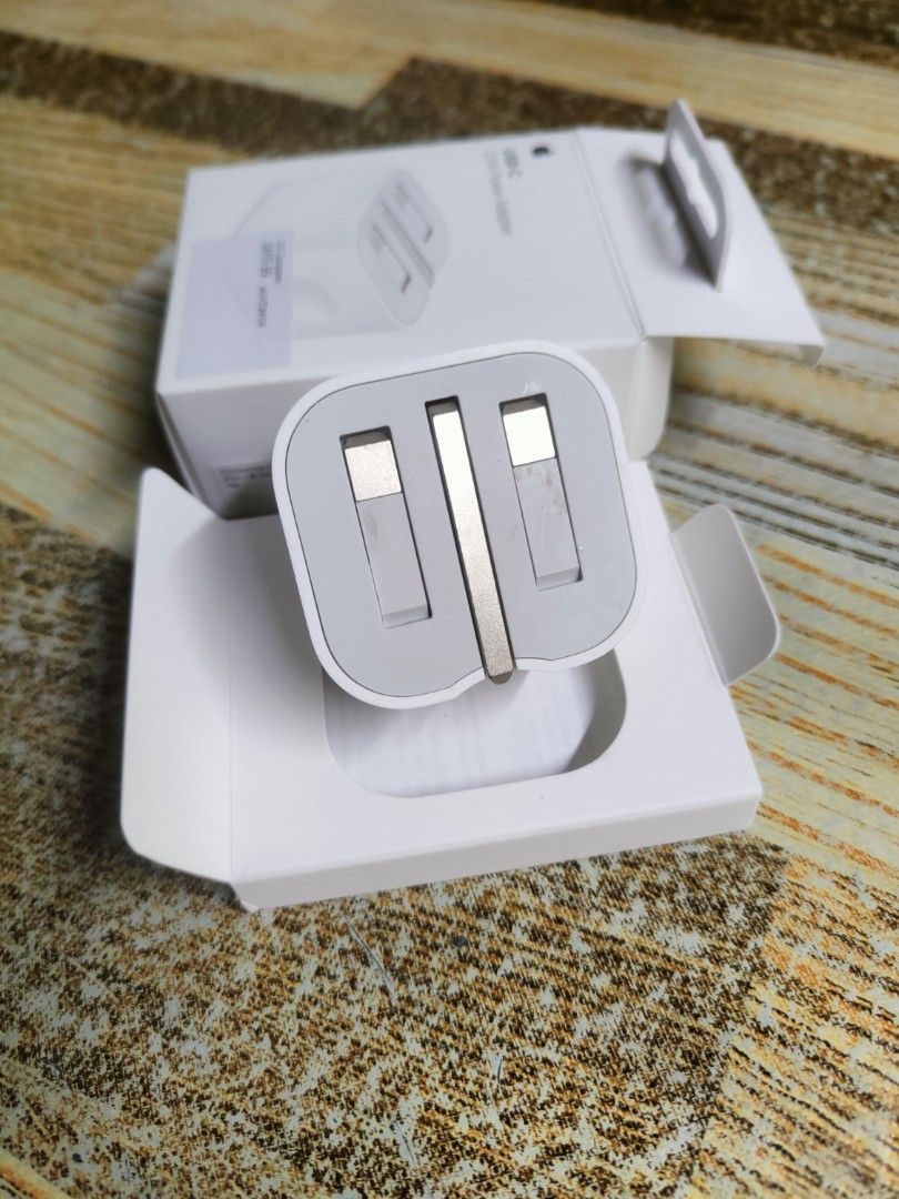 Apple Original adapter & X one casing to let go (Iphone 16 Pro Max ...