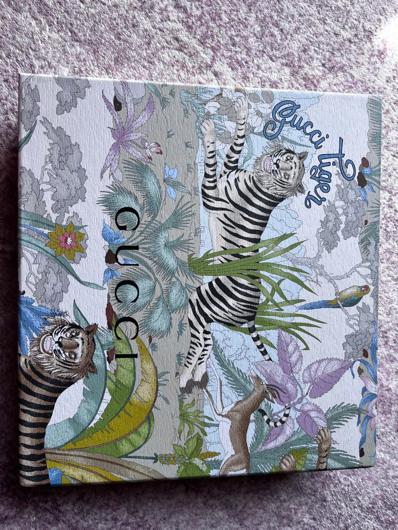 Authentic Gucci red packet (plain red), Luxury, Accessories on Carousell