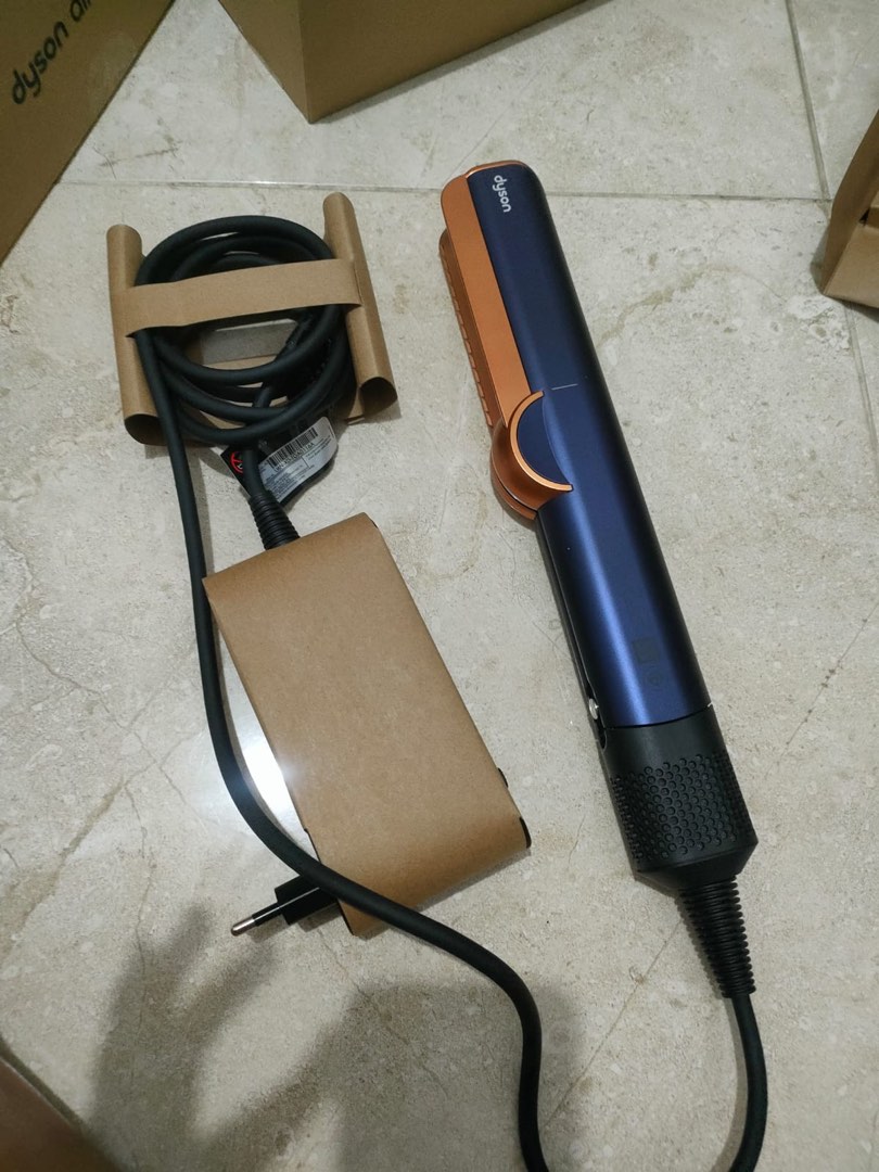 Dyson airstrait NEW, Jasa, Beauty Services di Carousell