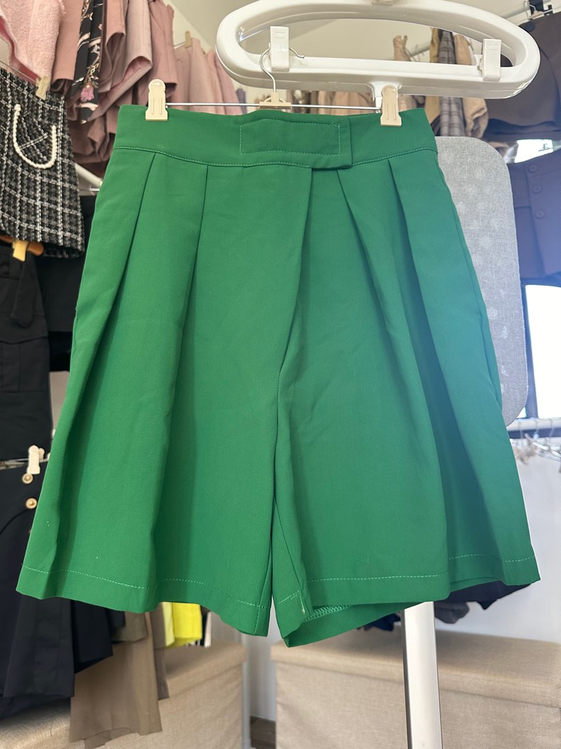 Green Korean high waisted trouser shorts, Women's Fashion, Bottoms ...