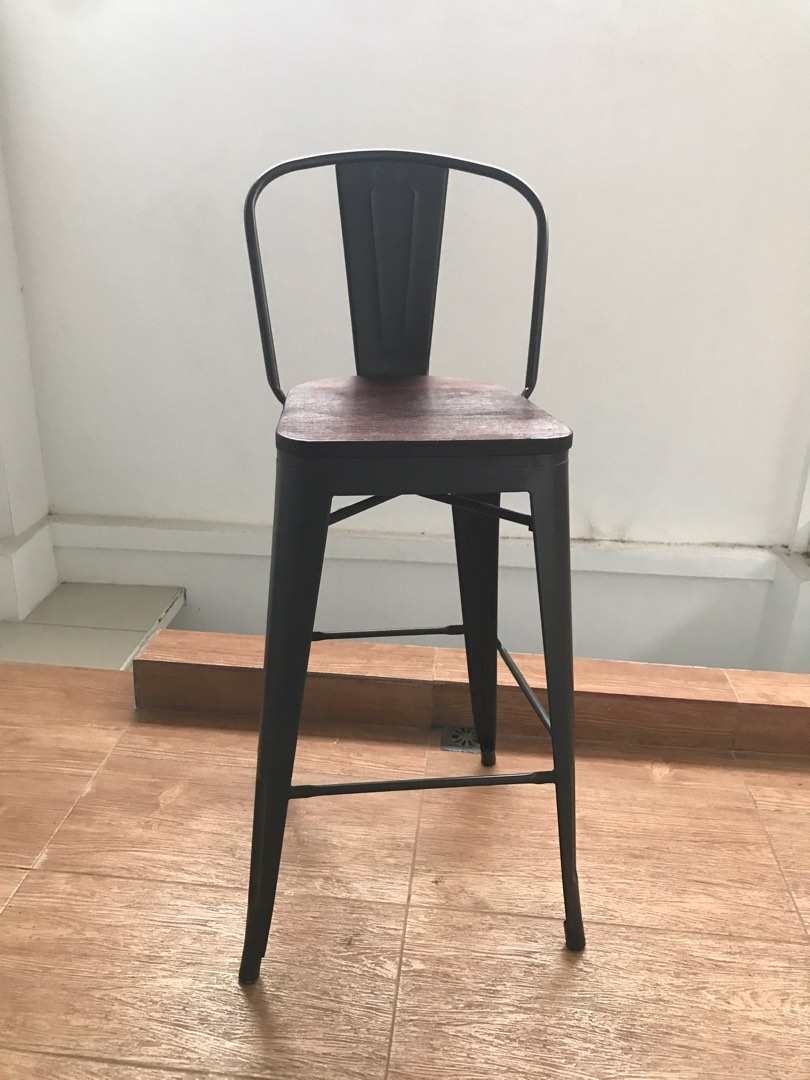 Kursi informa besi, Perabotan Rumah di Carousell