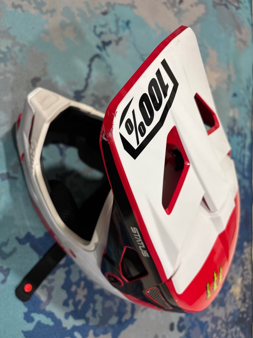 100% status helmet m saiz, Sports Equipment, Bicycles & Parts, Bicycles ...