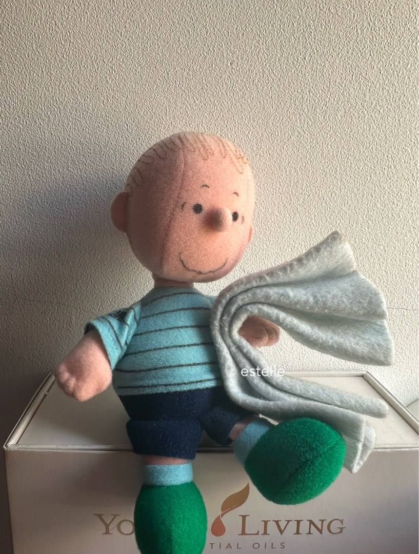 Boneka Linus Snoopy Peanuts, Toys & Collectibles, Mainan di Carousell