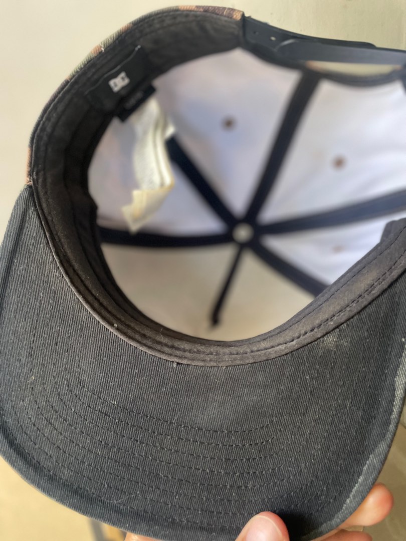DC Snapback, Men's Fashion, Watches & Accessories, Cap & Hats on Carousell