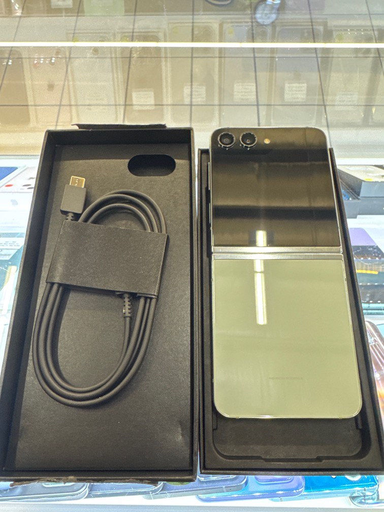 DEMO SET SAMSUNG GALAXY Z FLIP 5, Mobile Phones & Gadgets, Mobile ...