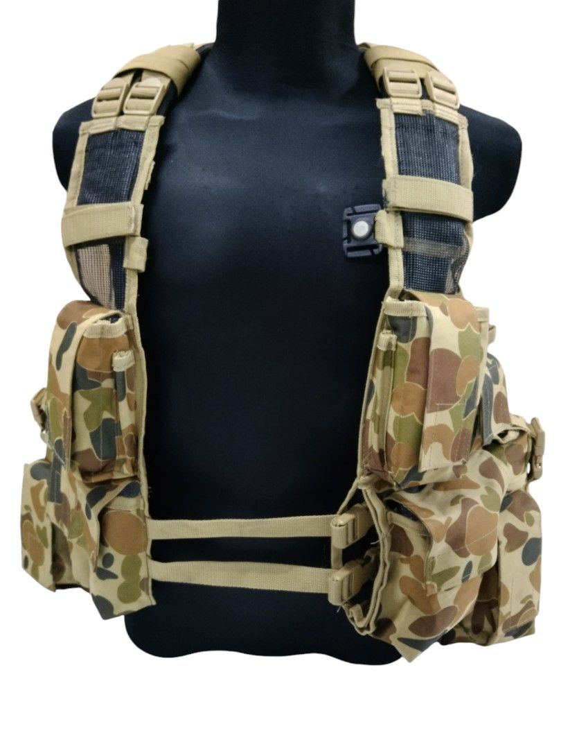 DPCU Auscam Tactical Vest, Men's Fashion, Bags, Belt bags, Clutches and ...