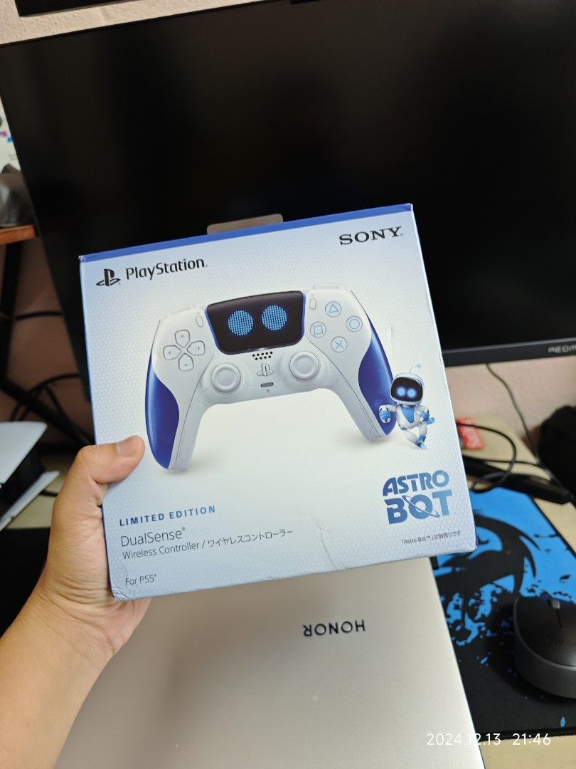 Dualsense Ps5 Astrobot Jpn set Limited, Video Gaming, Gaming ...