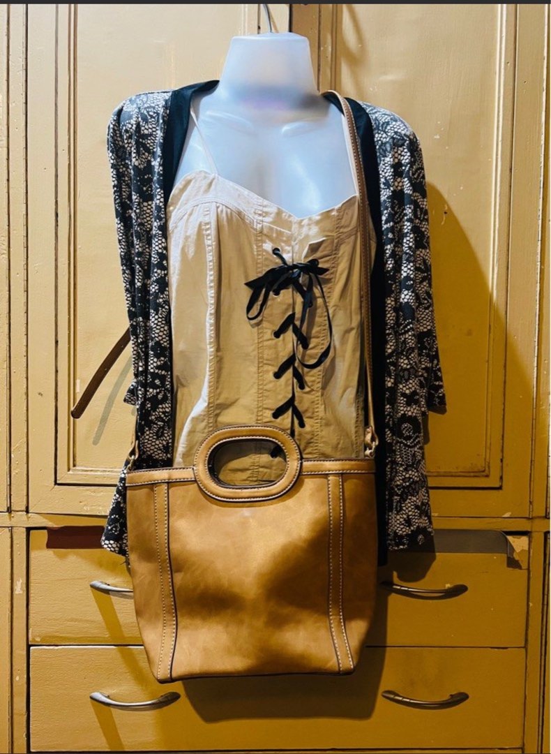 Liz Claiborne Croos body bag ( see info), Women's Fashion, Bags ...