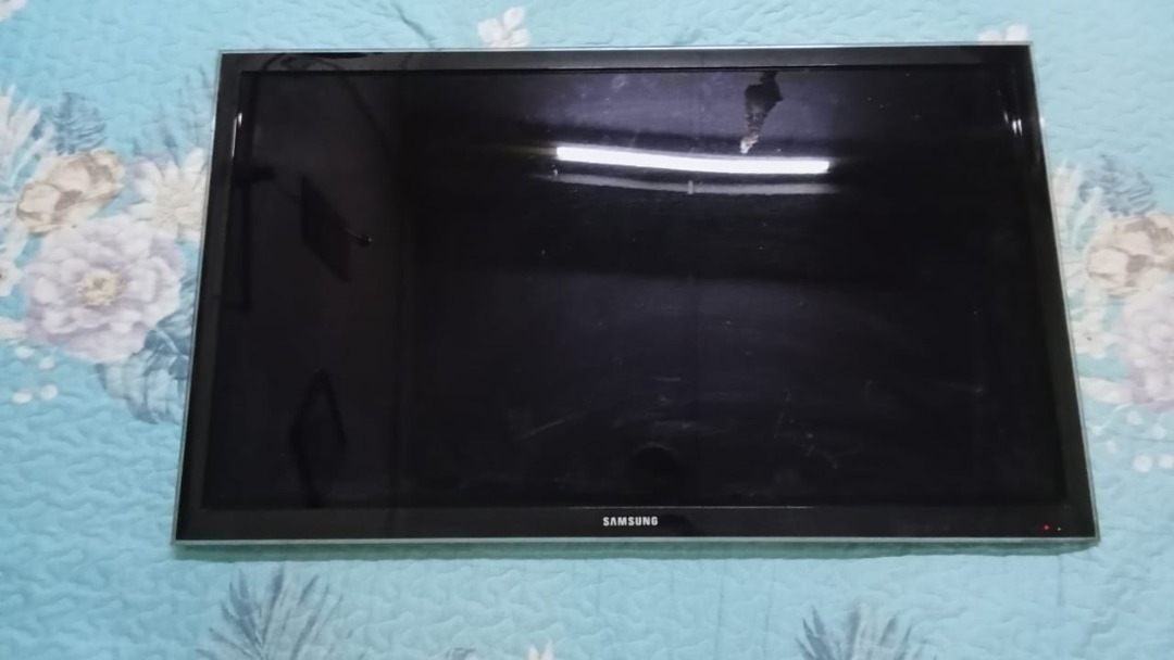 Samsung 42-Inch LED TV (Non-Smart), TV & Home Appliances, TV ...