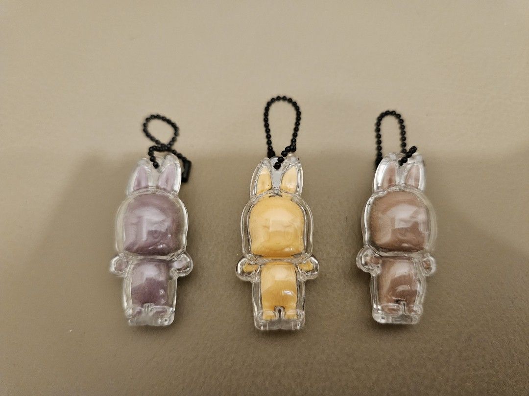 Super mini labubu (暫hold), 興趣及遊戲, 玩具 & 遊戲類 - Carousell