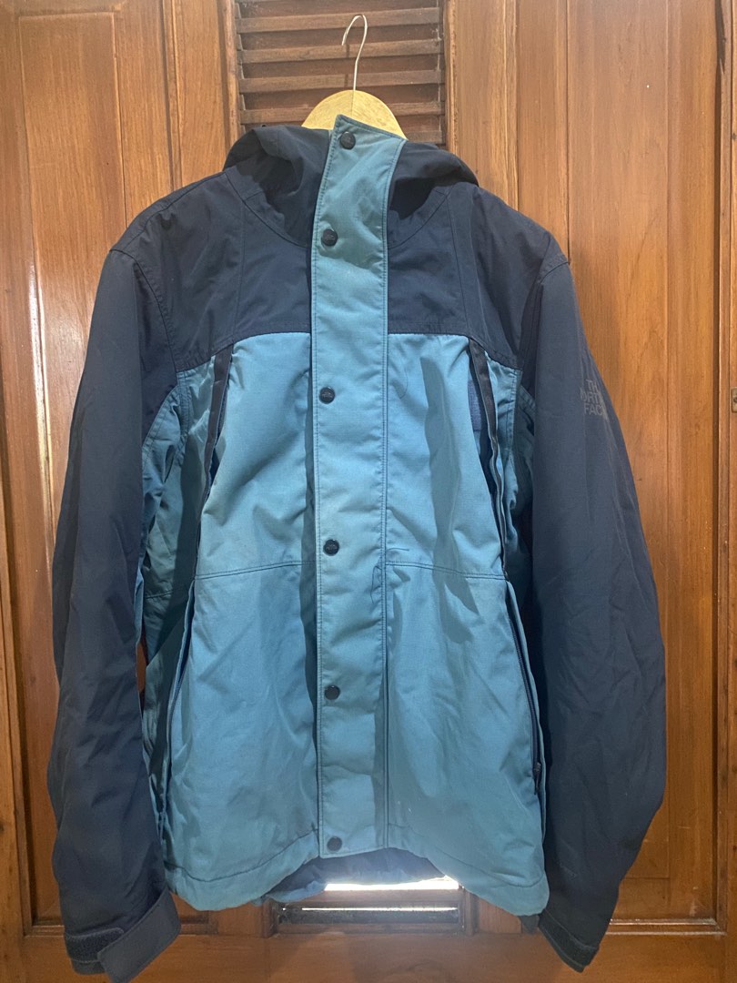 The north face 1990, Fesyen Pria, Pakaian , Baju Luaran di Carousell
