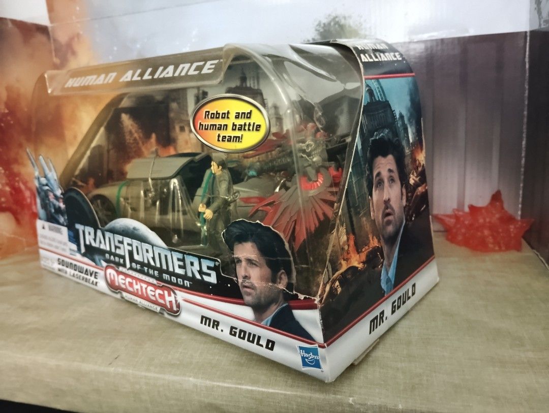 Transformers DOTM Human Alliance Soundwave with Laserbeak and Mr. Gould ...