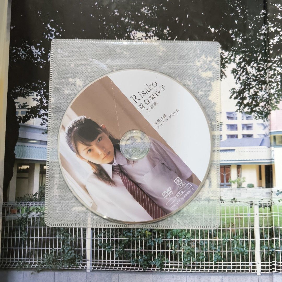 早期日本明星寫真 菅谷梨沙子 1st 個人寫真集 - Risako 初版 寫真集+DVD, 興趣及遊戲, 收藏品及紀念品, 日本明星 - Carousell