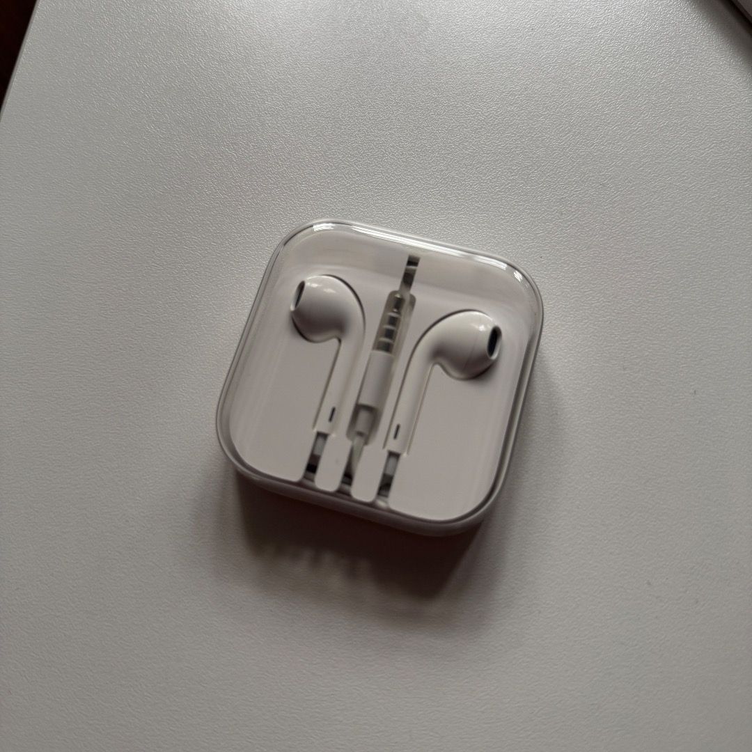 Apple Original EarPods Earphones (3.5mm Headphone Plug), Audio ...