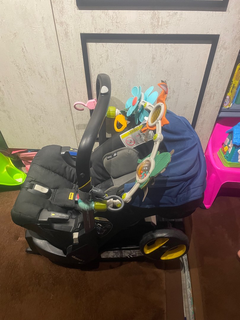 DOONA STROLLER / car seat & iso fix base, Babies & Kids, Going Out ...