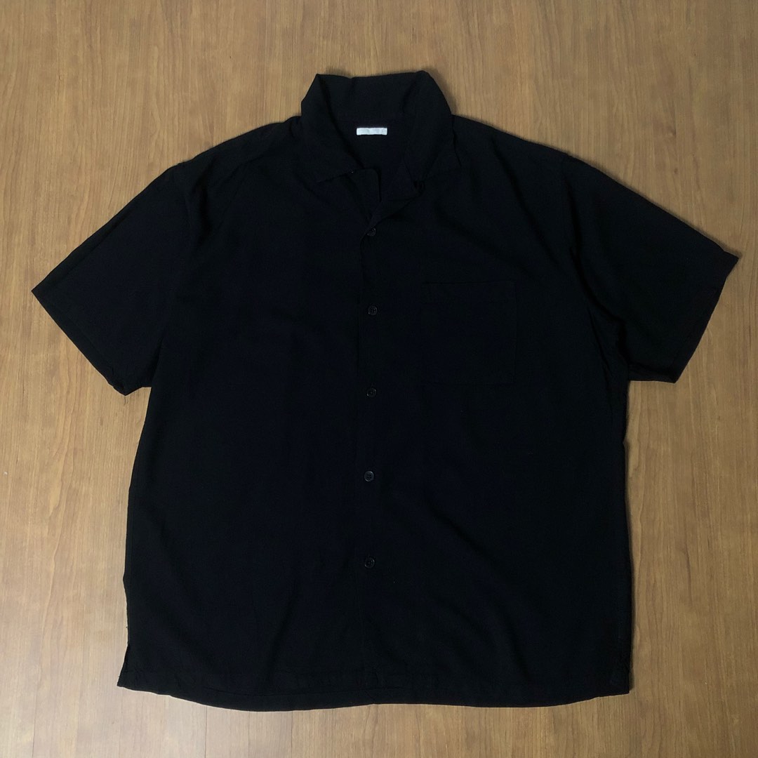 GU Shirt by Uniqlo Black Second Original, Fesyen Pria, Pakaian , Atasan ...