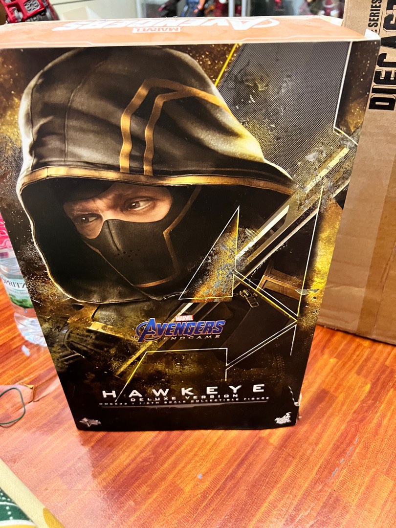 Hot toys Hawkeye deluxe, Hobbies & Toys, Toys & Games on Carousell