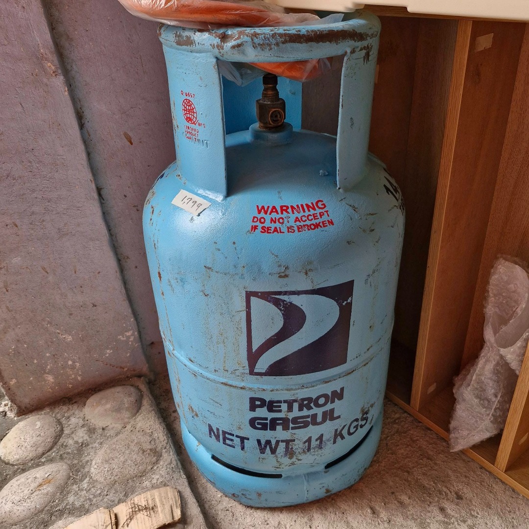 Petron Gasul Tank 11kgs. (empty), Furniture & Home Living, Bathroom ...