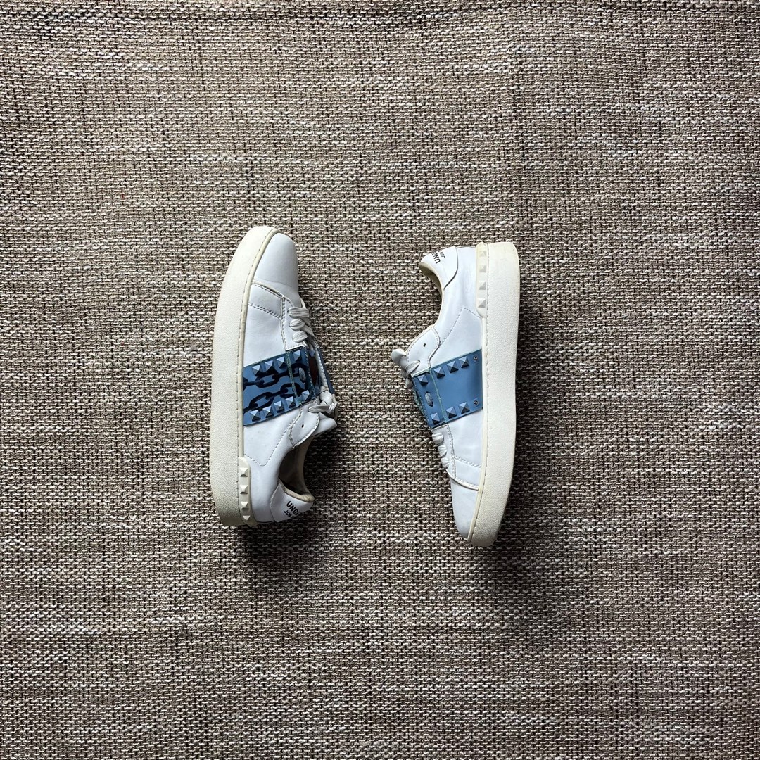 Sepatu Valentino Garavani Made In Italy, Fesyen Pria, Sepatu , Sneakers ...