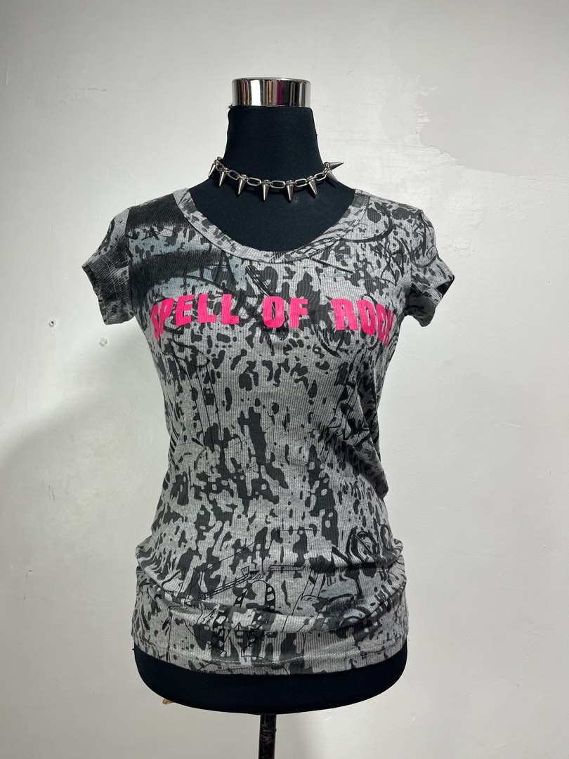 Grunge alt graphic statement tee gyaru aesthetic, Women's Fashion, Tops ...