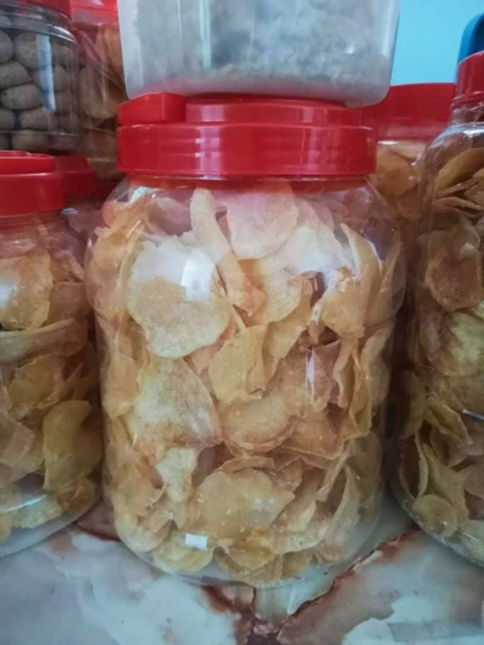 Homemade Fried Potato Chips / Kerepek Kentang Goreng, Food & Drinks ...
