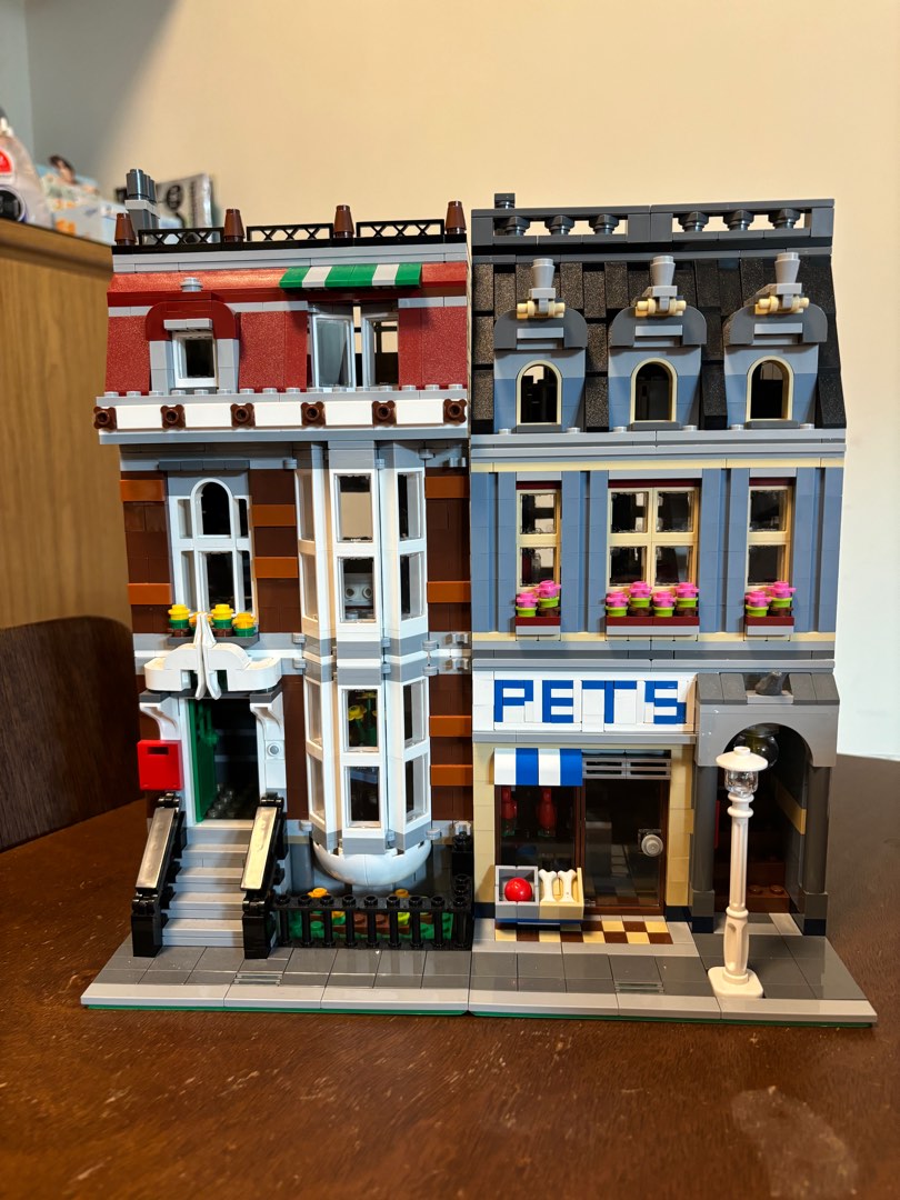 LEGO 10218 (剛砌好 齊盒齊說明書齊件 可代拆), 興趣及遊戲, 玩具 & 遊戲類 - Carousell