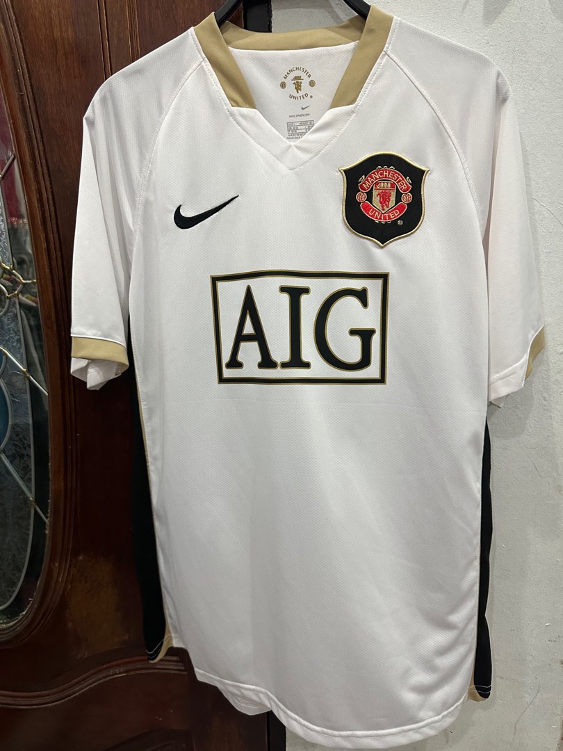 Manchester United, Men's Fashion, Activewear on Carousell