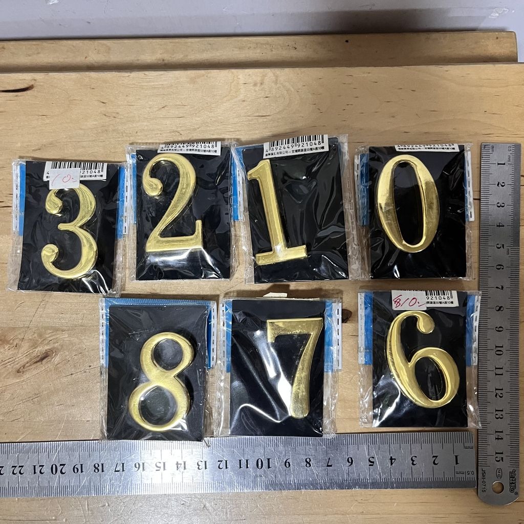 Plastic Door Number Plate, 傢俬＆家居, 家居裝飾, 家居裝飾 - 其他 - Carousell