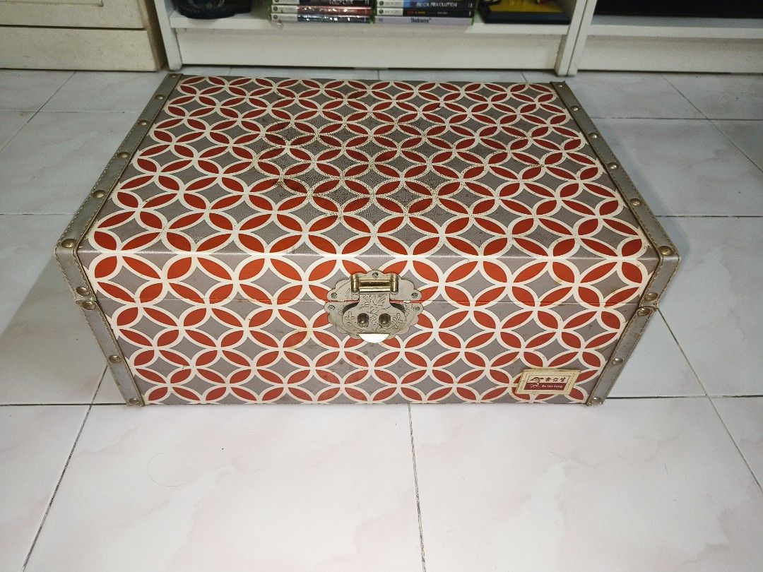 Vintage Peti Box, Hobbies & Toys, Collectibles & Memorabilia, Vintage ...