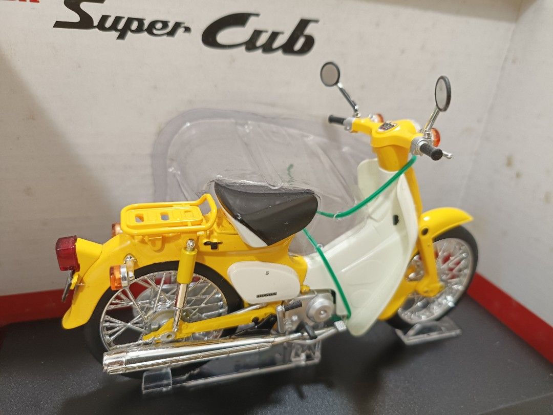 Aoshima 1/12 Honda Super Cub (Yellow & Dark Green), Hobbies & Toys ...