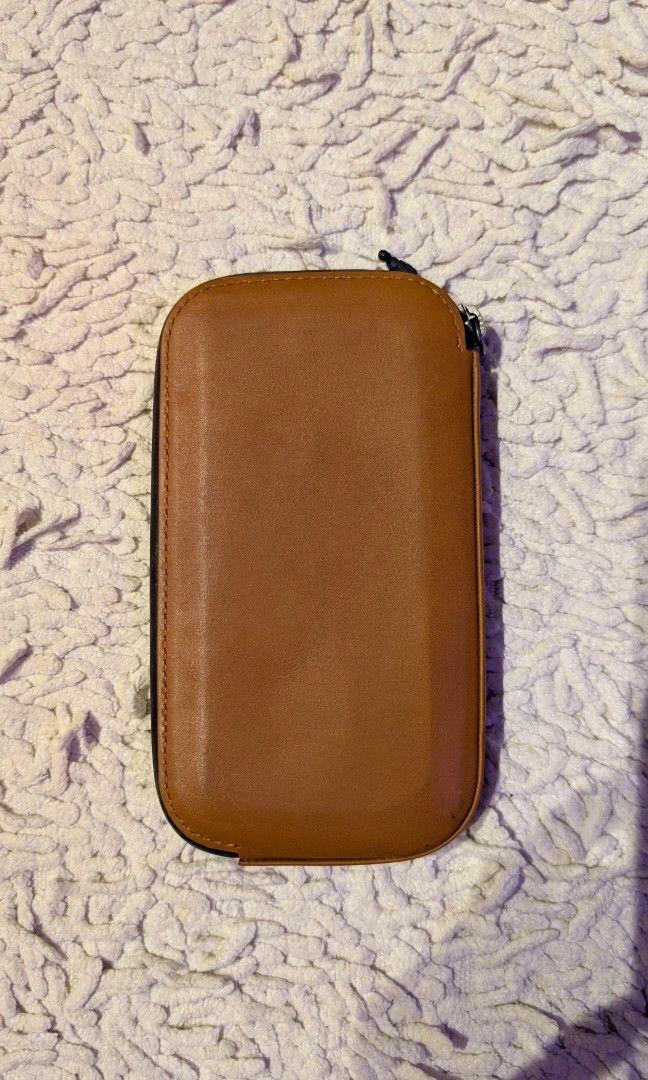 Bellroy Venture Phone Pocket Plus (Bronze) - Like New! RM300, Mobile ...