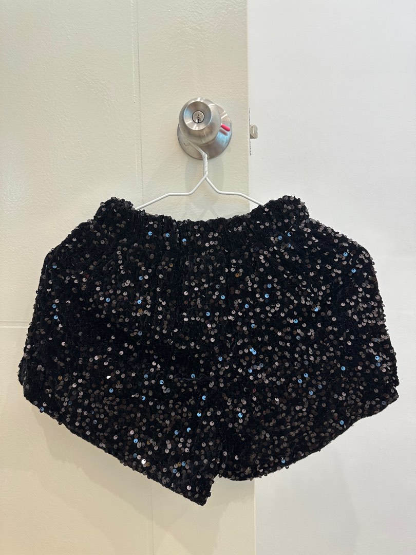 Blink short, Women's Fashion, Bottoms, Shorts on Carousell