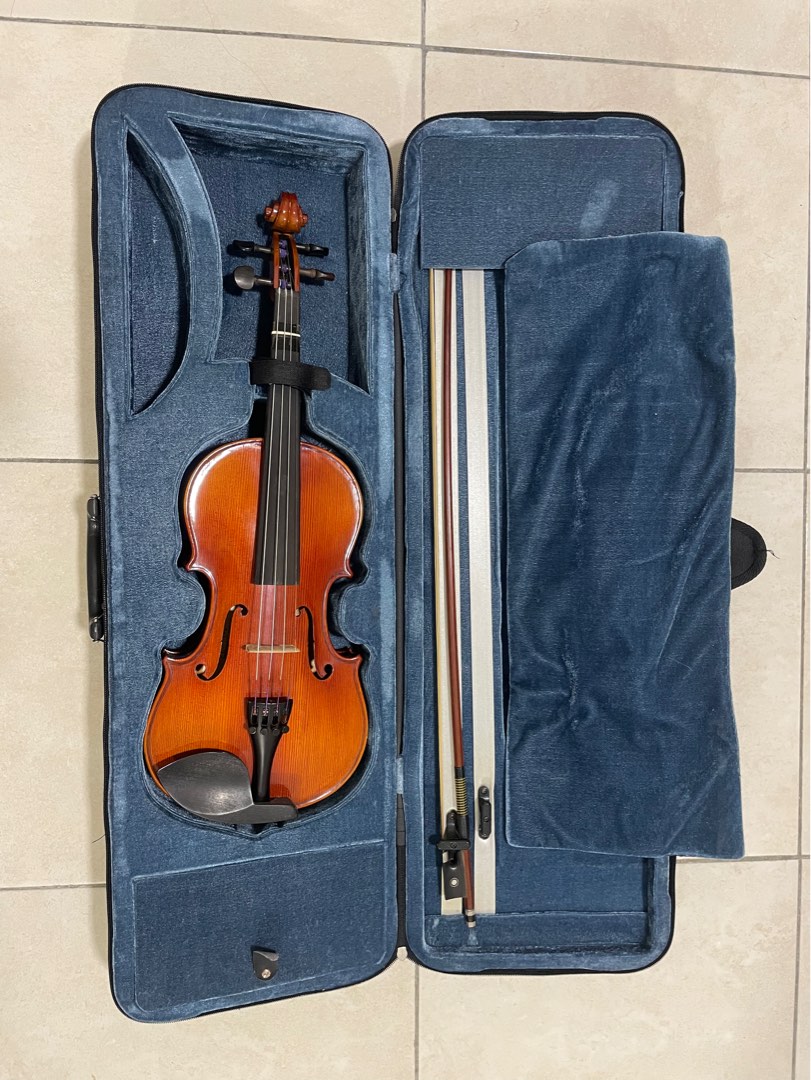 Eurostring M200 3/4 Size Violin with case, Hobbies & Toys, Music ...