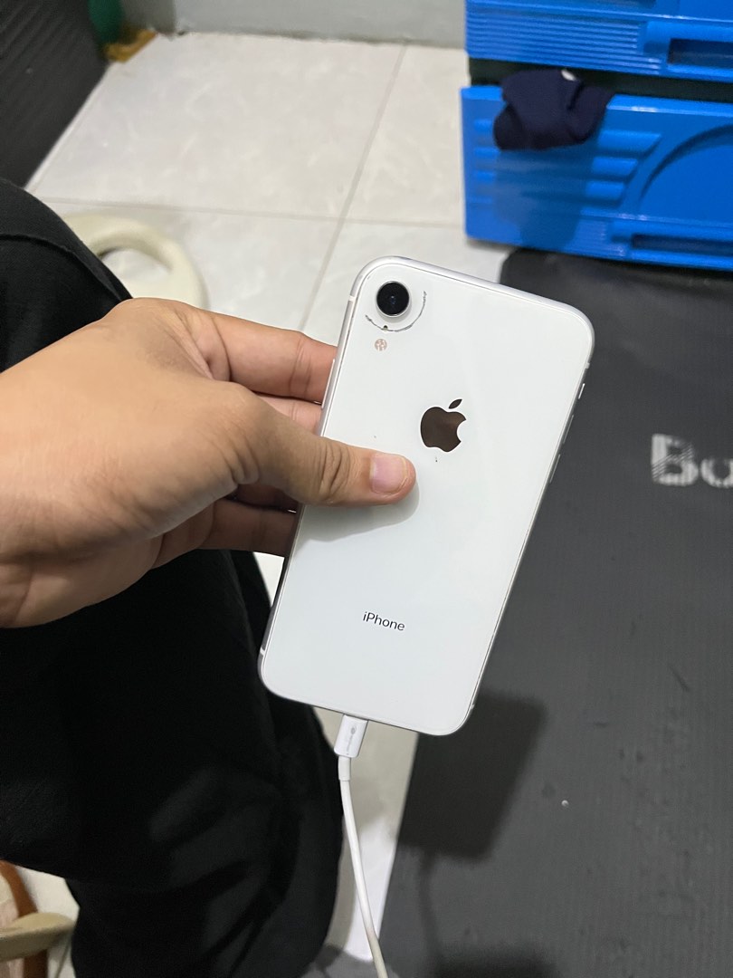 Iphone xr white, minor scratches back no history of repair, Mobile ...
