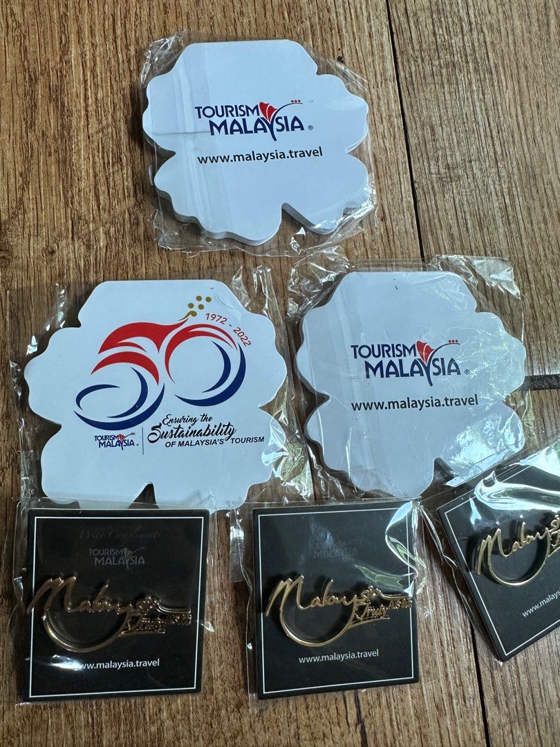 Malaysia Souvenir Pin and Note, Hobbies & Toys, Collectibles ...