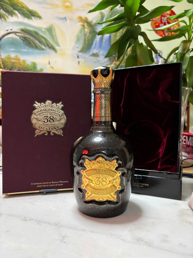 Royal Salute stone of DESTINY 700 ml, Food & Drinks, Alcoholic ...
