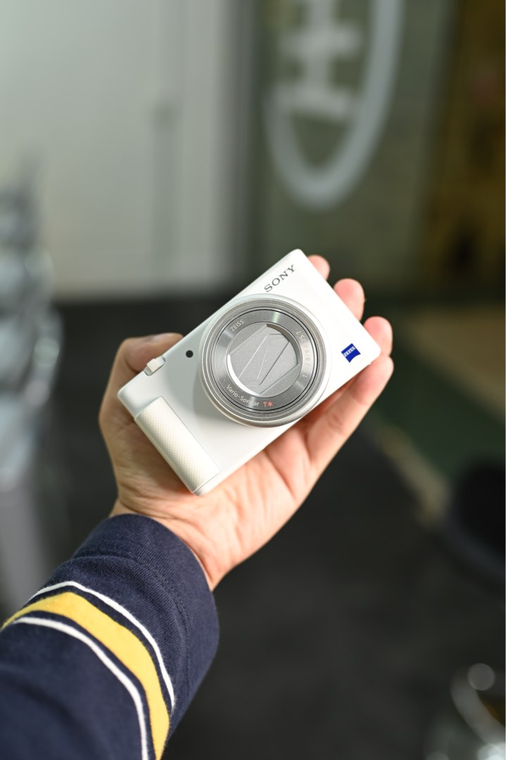 SONY ZV-1 WHITE, Photography, Cameras on Carousell
