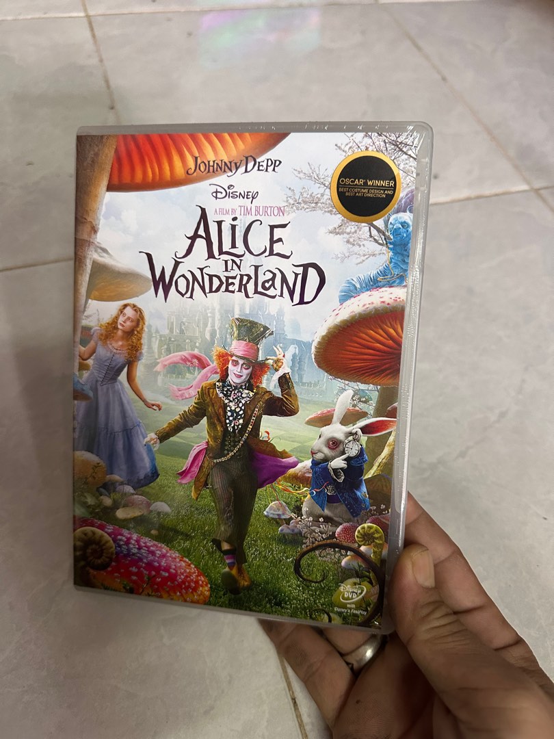 Alice in Wonderland DVD Disney Widescreen Johnny Depp, Hobbies & Toys ...
